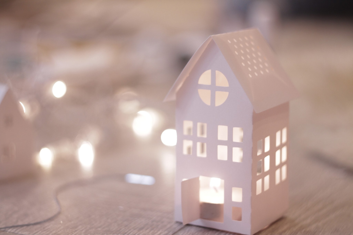 How To Celebrate Christmas In A Small House With A Family | Organize ...