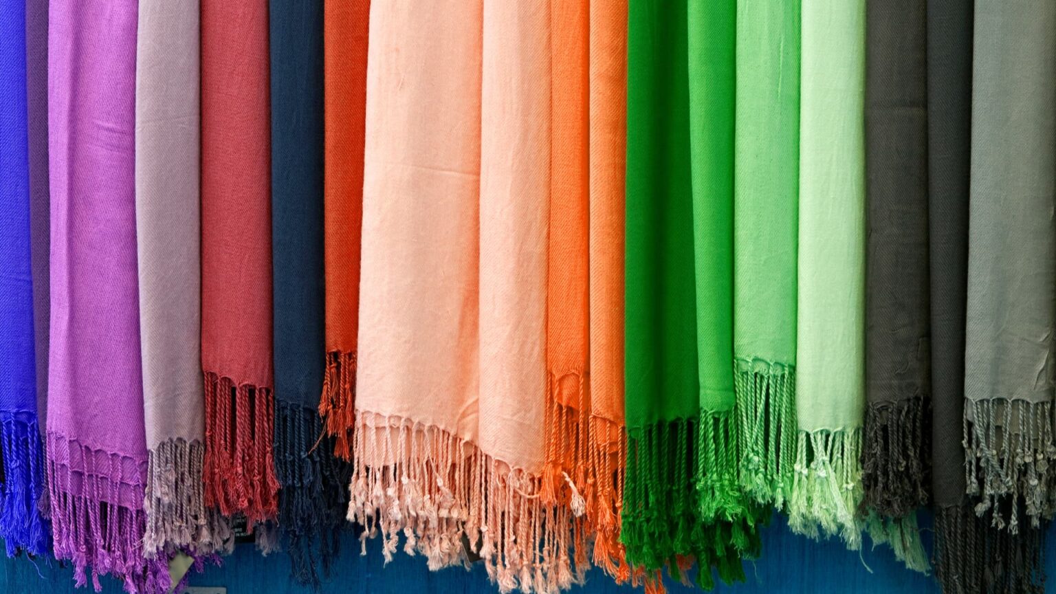 How to Organize Scarves: Tips and Tricks